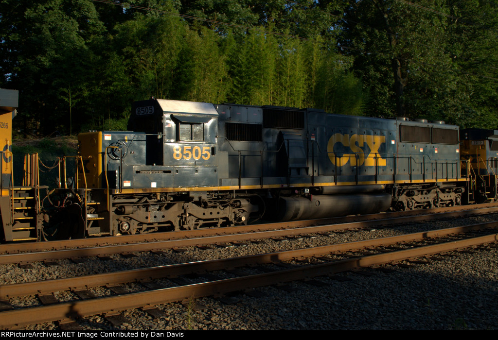 CSX SD50-2 8505 in the middle on Q300-26